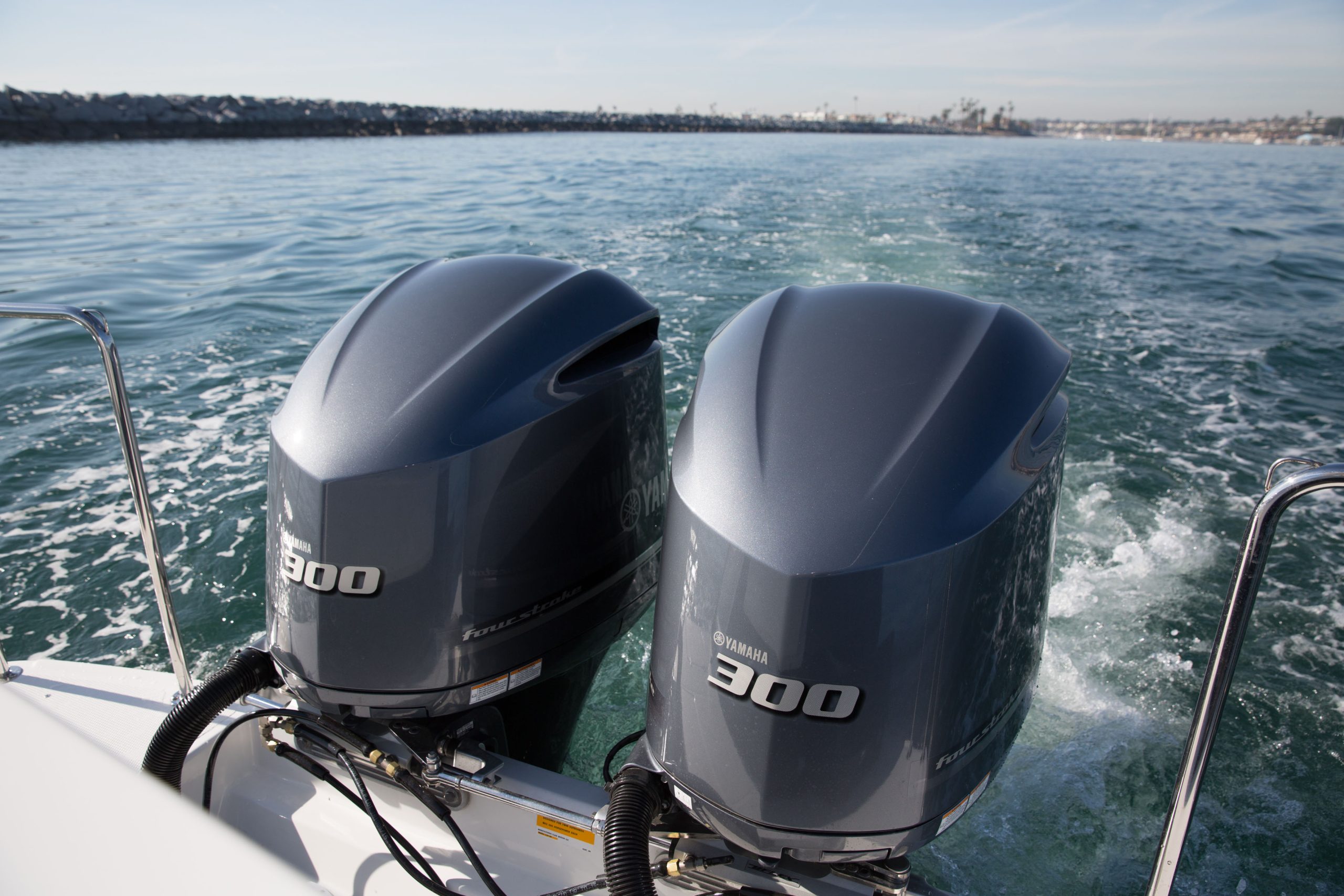 Cutwater C-302 Coupe - Canadian Boating